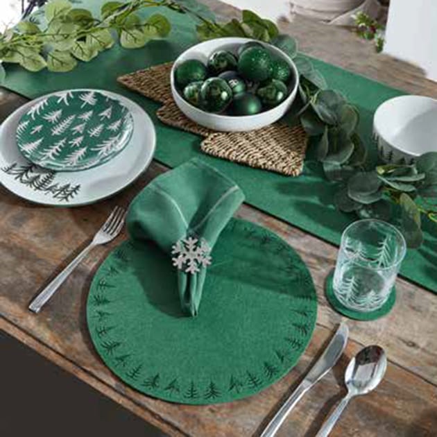 Festive Feeling Christmas Felt Place Mat 4 Pack - Green | Home Bargains