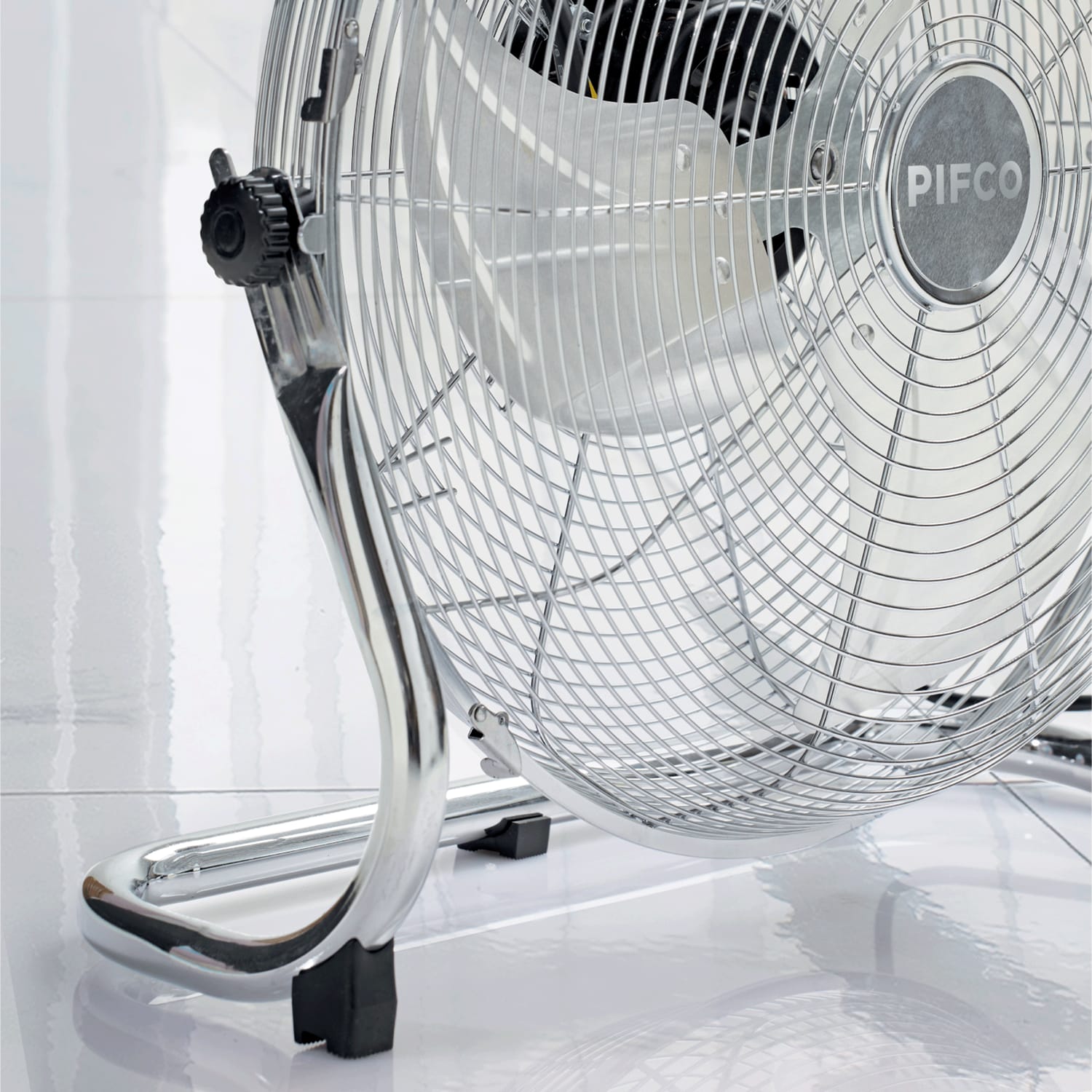 Pifco 16" Floor Fan - Chrome | Home Bargains