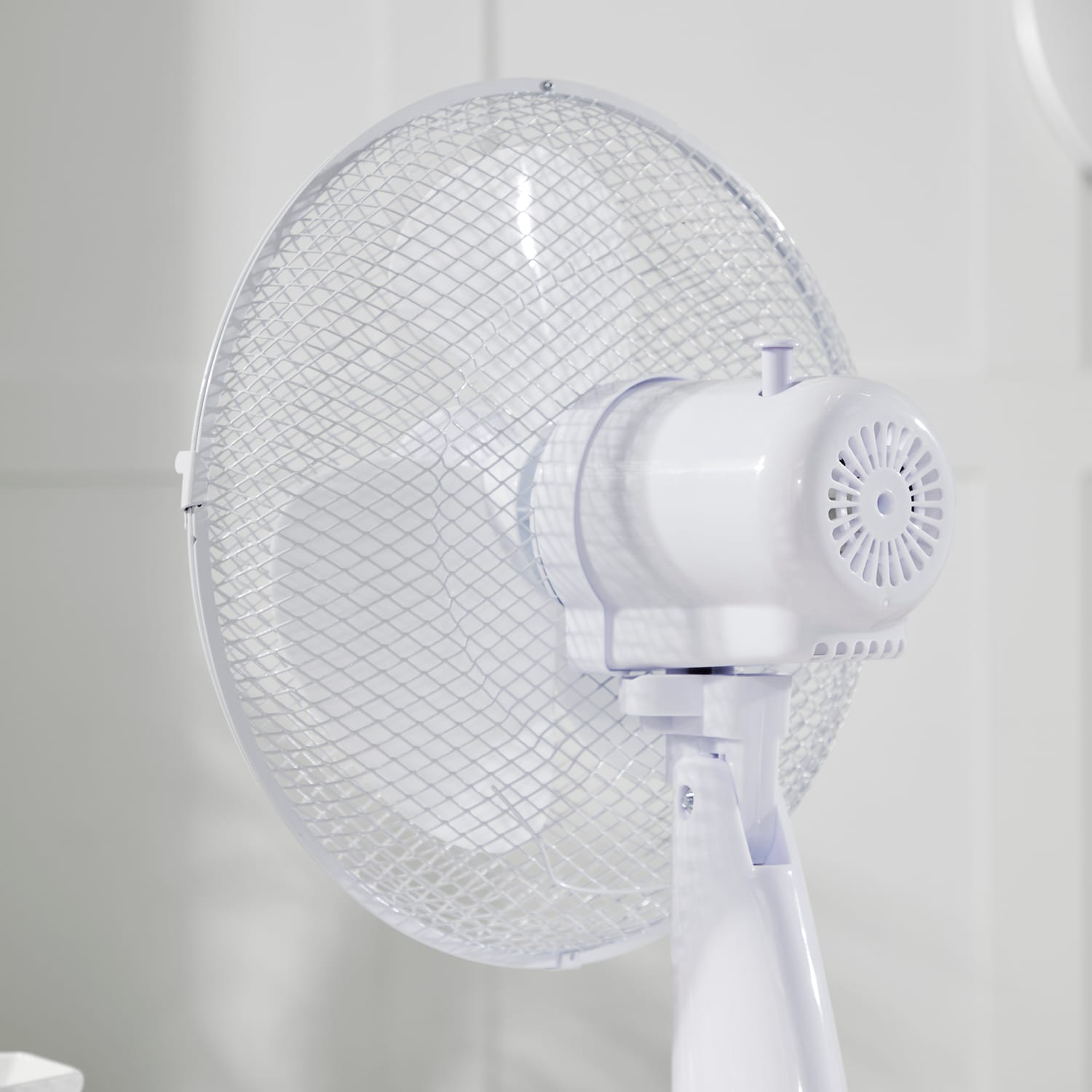 Pifco 12" Desk Fan - White | Home Bargains