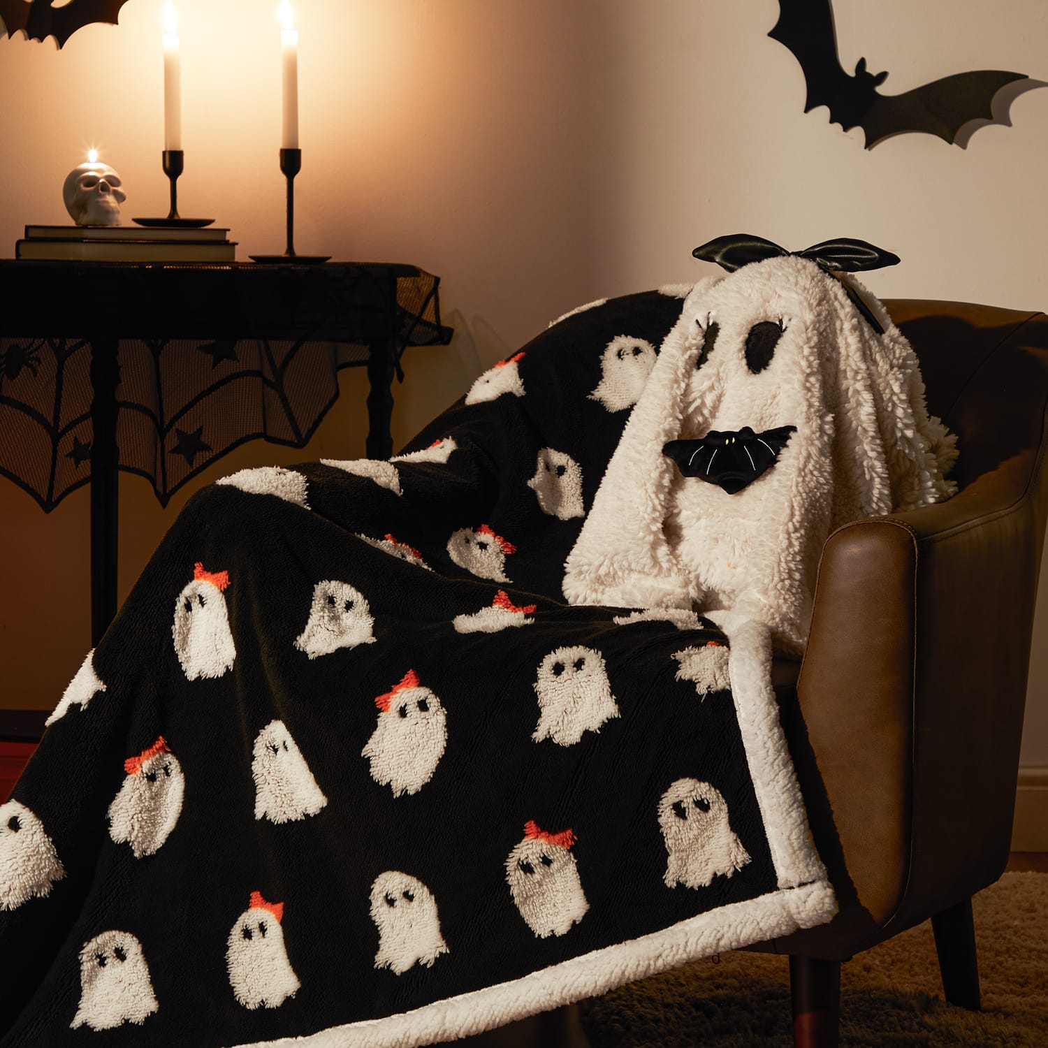 Hallow Scream Ghost Tufted Throw | Home Bargains