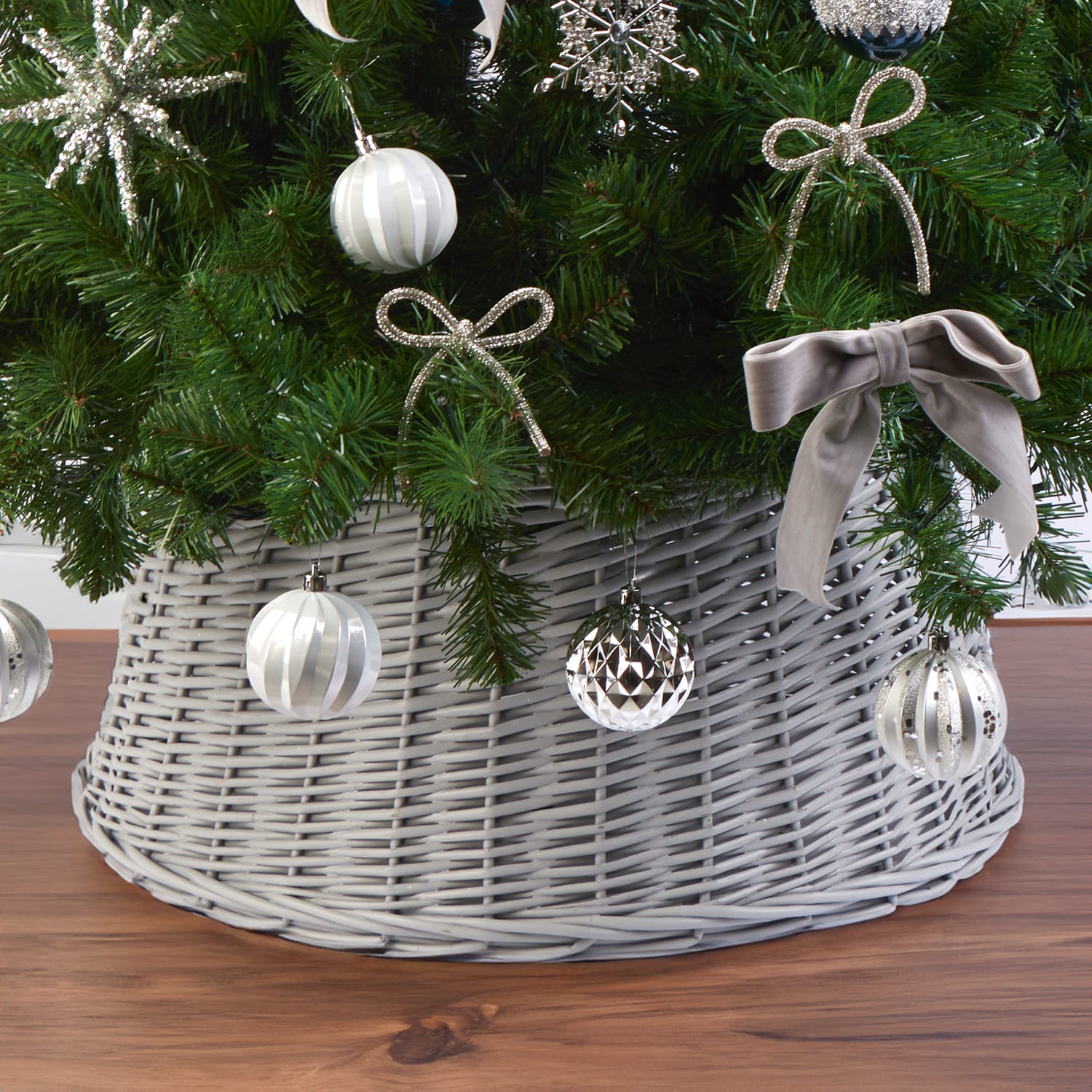 Festive Feeling Christmas Willow Tree Skirt | Home Bargains