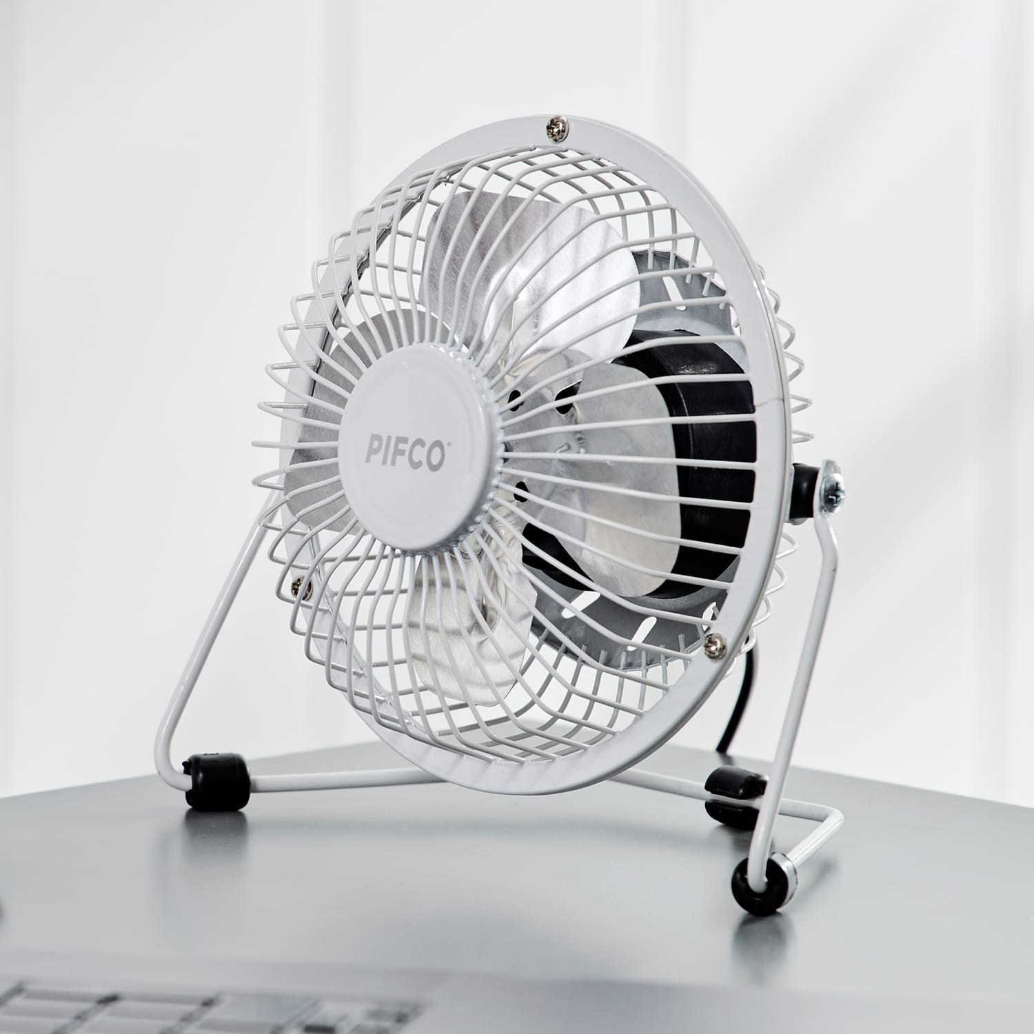 Pifco 4" USB Mini Desk Fan | Home Bargains