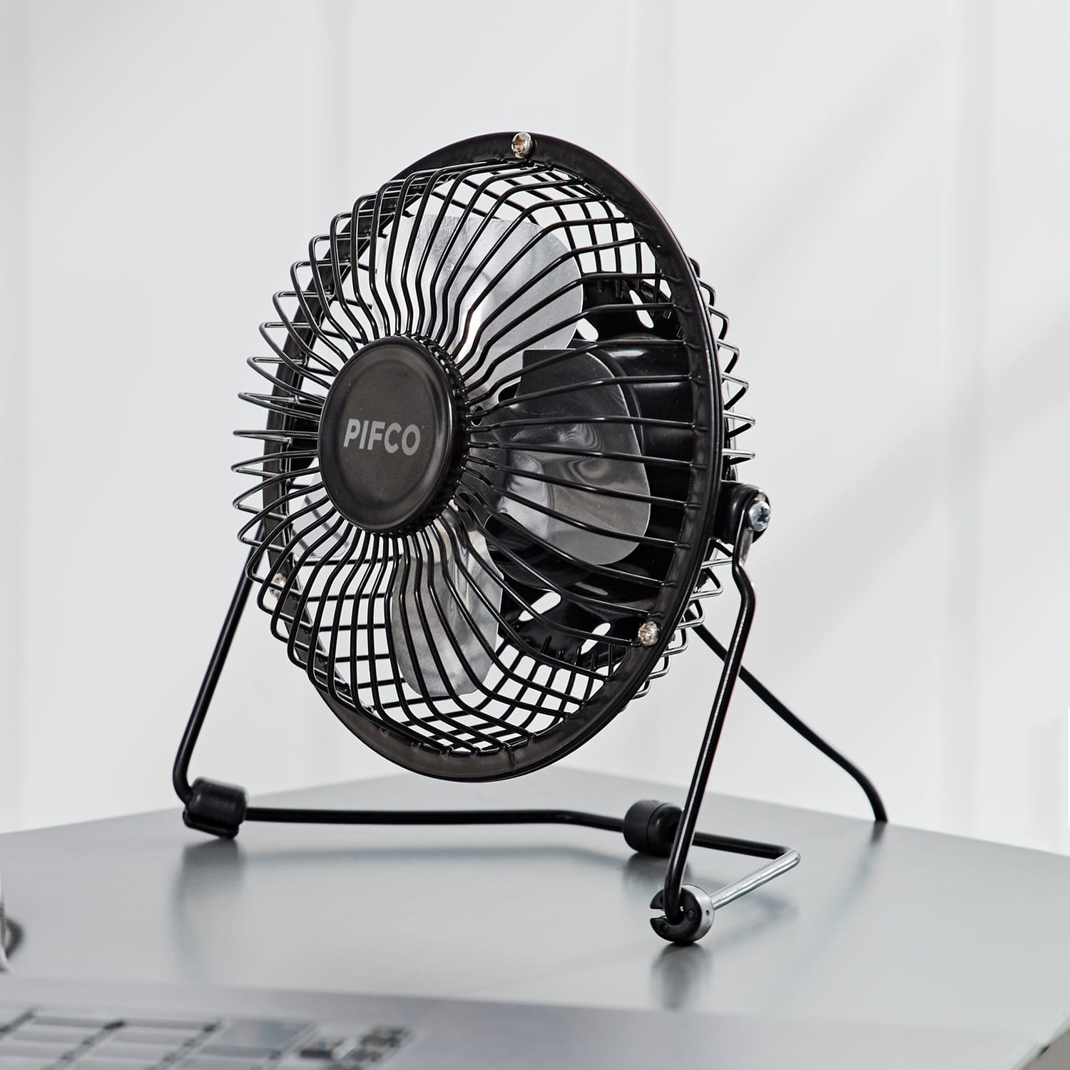 Pifco 4" USB Mini Desk Fan | Home Bargains