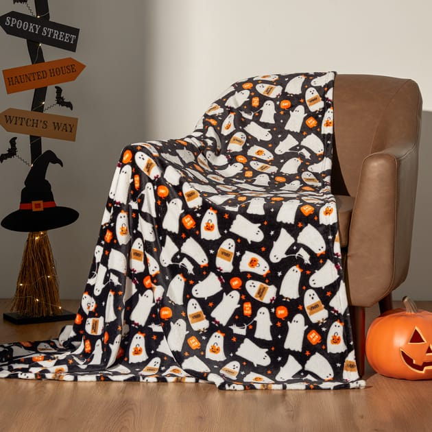 Hallow Scream Gary The Ghost Fleece Throw | Home Bargains