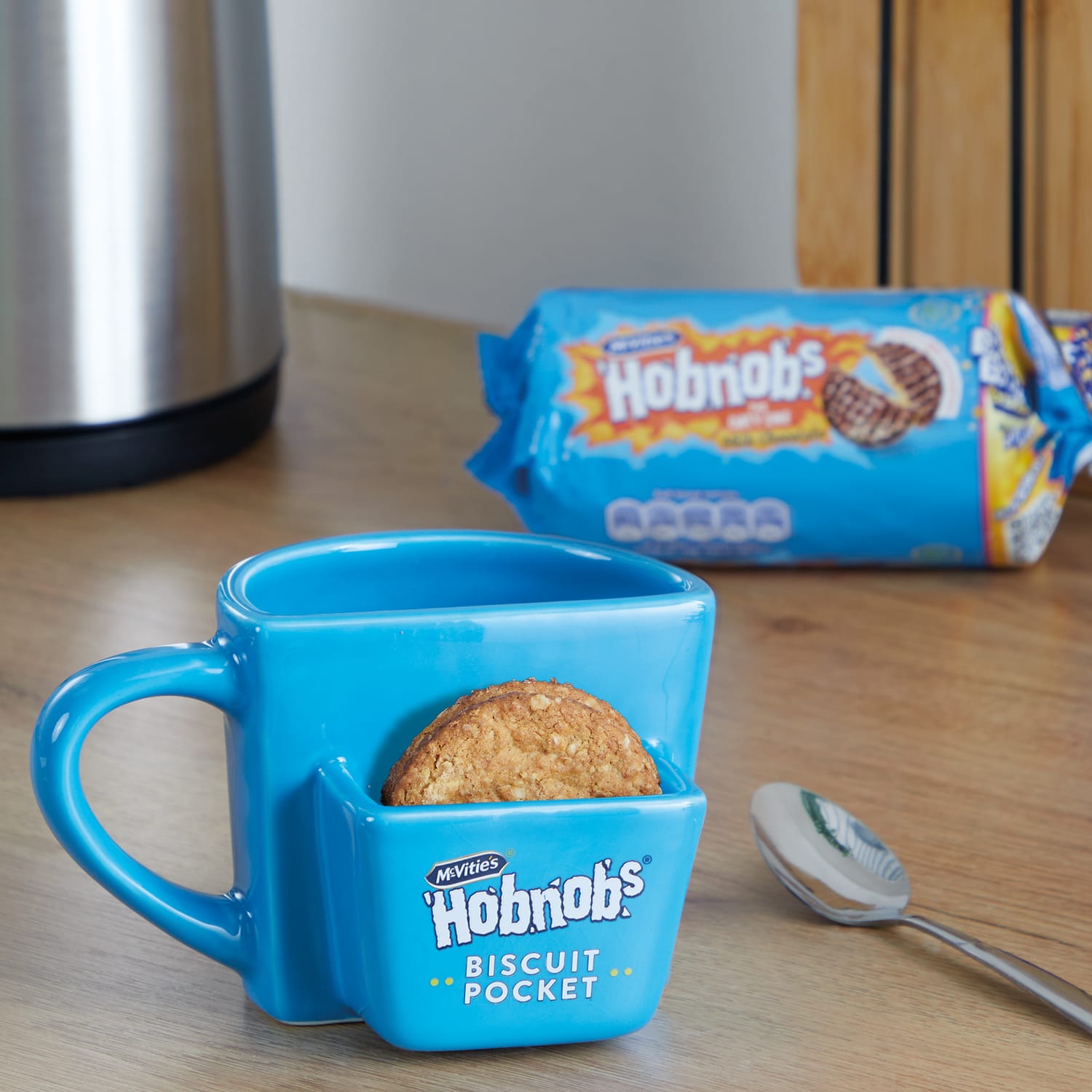 McVities Hobnobs Biscuit Mug & Biscuits 262g | Home Bargains