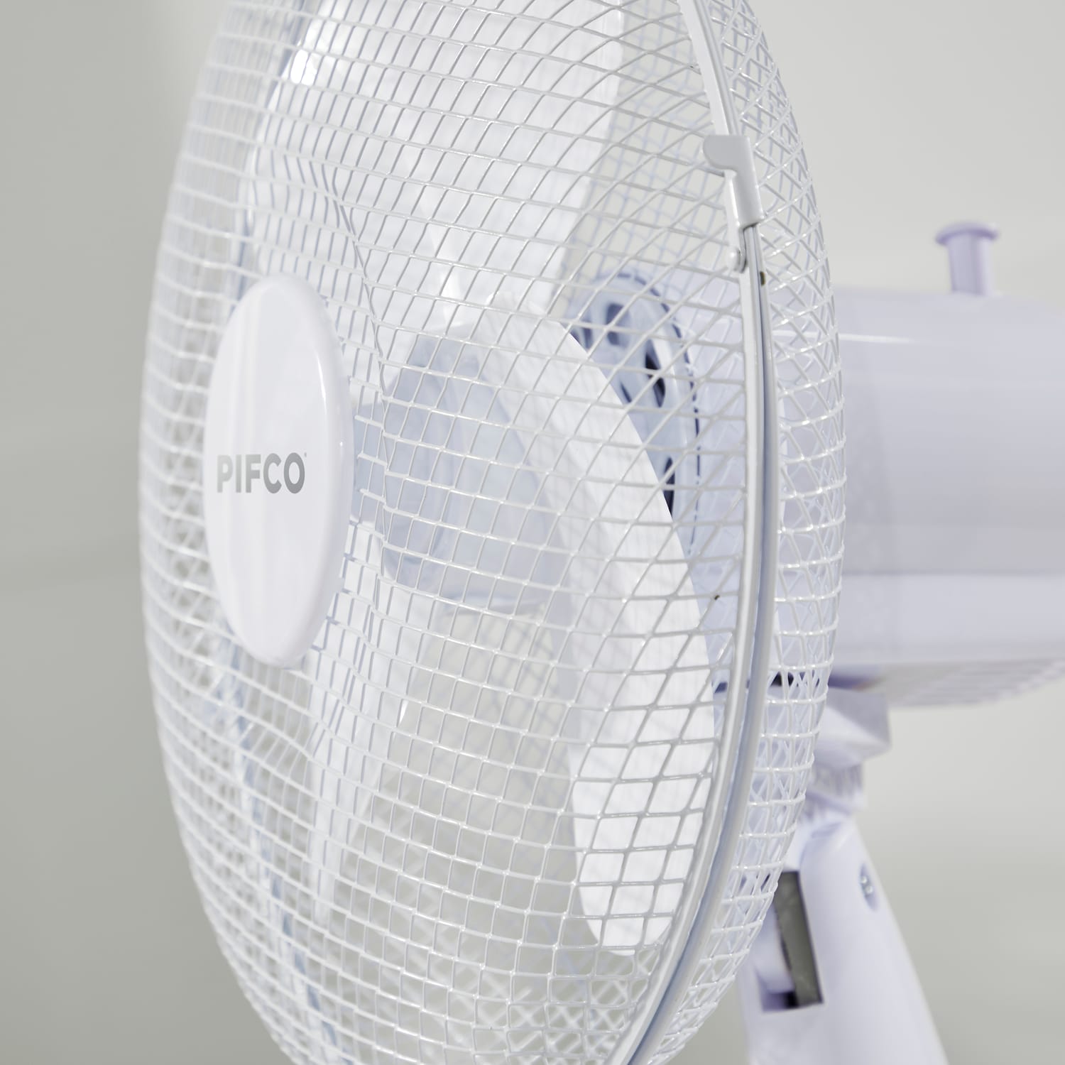 Pifco 12" Desk Fan - White | Home Bargains