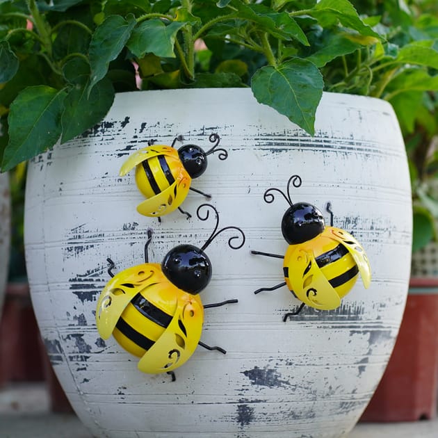 Jardin Set of 3 Decorative Metal Bees | Home Bargains
