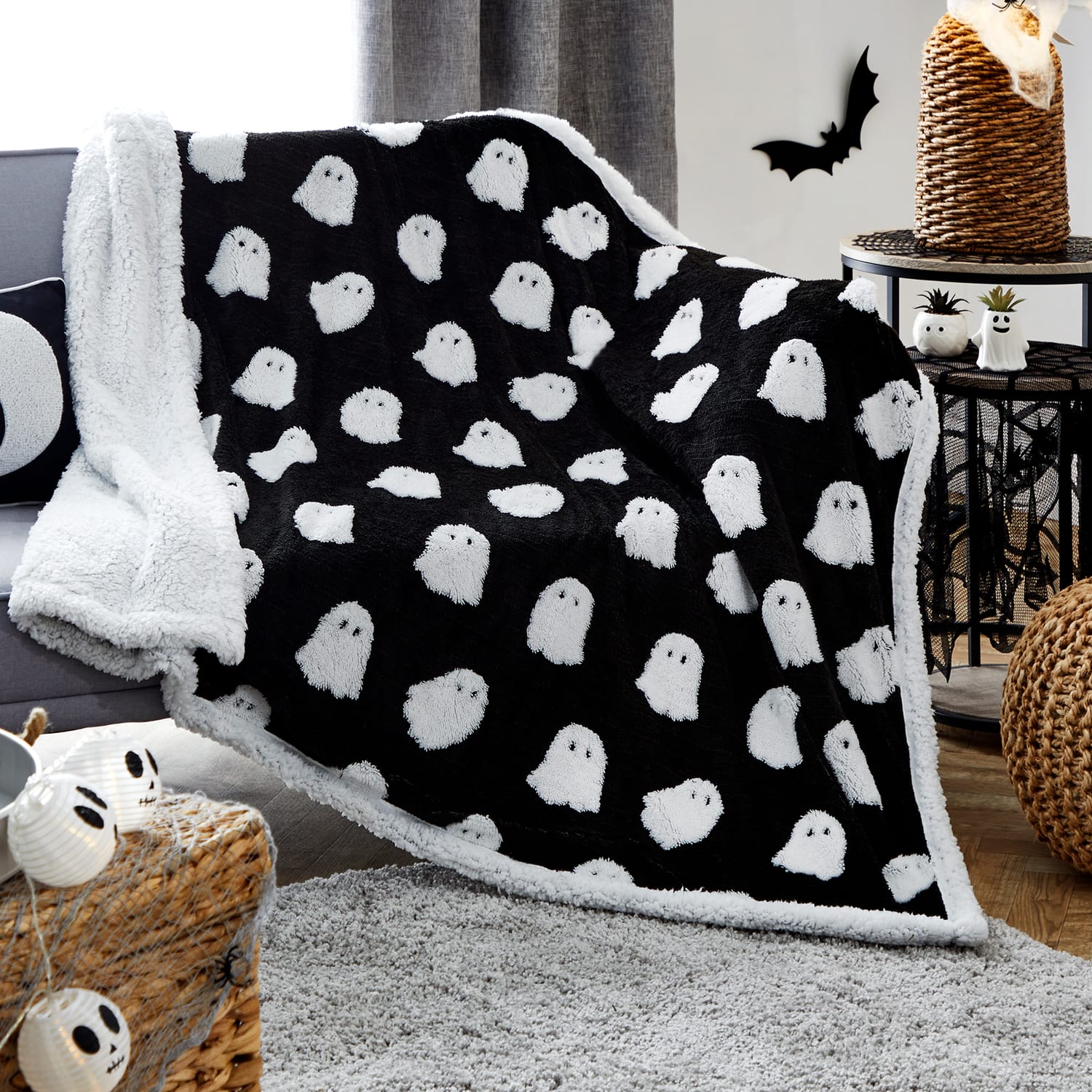 Haunted House Ghost Tufted Throw | Home Bargains